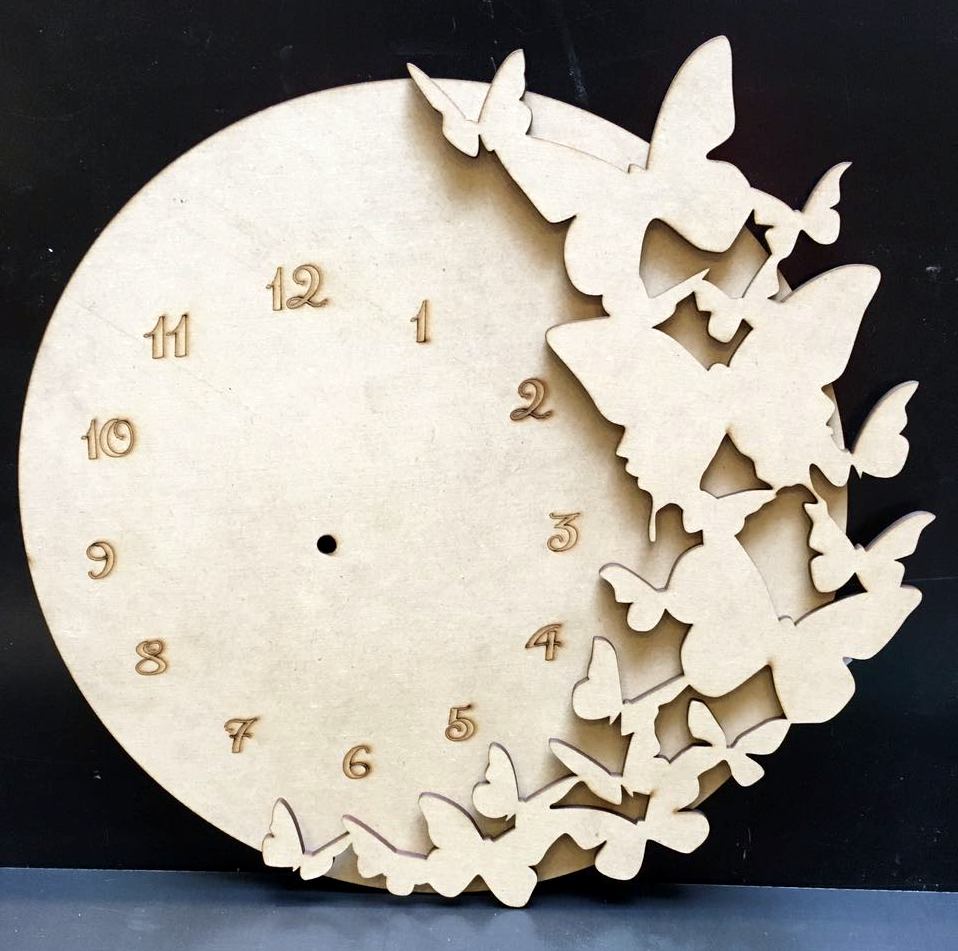 Reloj de MDF calado laser de 27cms. modelo mariposas